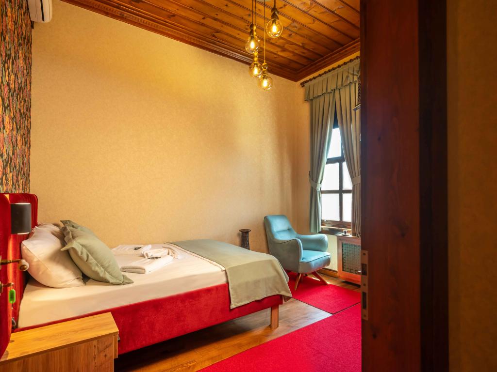 Araz White House | Etstur