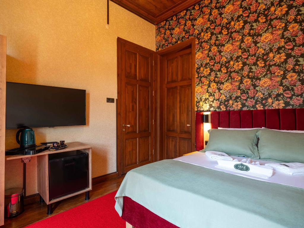 Araz White House | Etstur