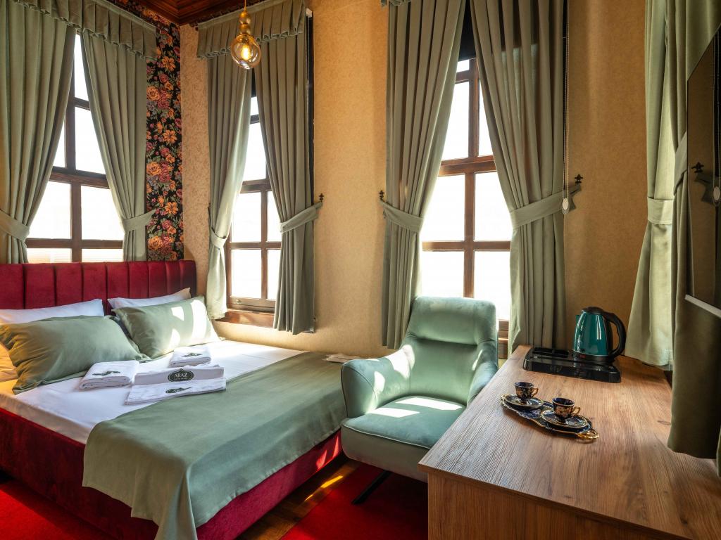 Araz White House | Etstur