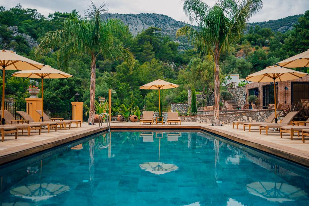 The Remote Hotel | Etstur