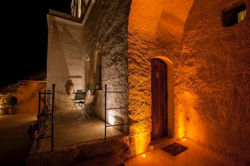 Azure Cave Suites | Etstur